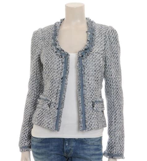 Fin halsringning. | Chanel jacket, Chanel style jacket, Fashion outfits