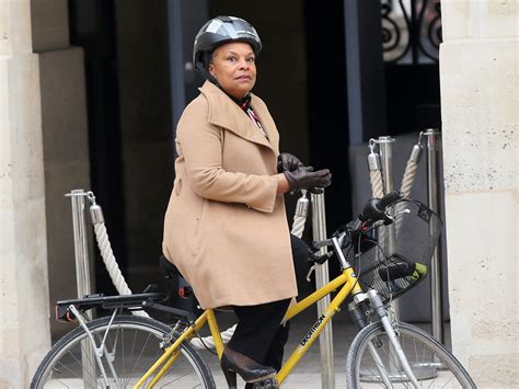 Christiane Taubira Obligée Dabandonner Son Vélo Closer