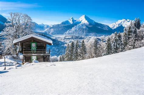 Идилличный ландшафт в баварских Альпах Berchtesgaden Германия