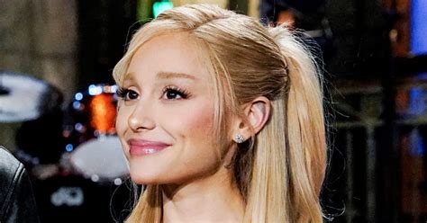 Ariana Grande Urges Fans To Stop Sending Hateful Messages To People