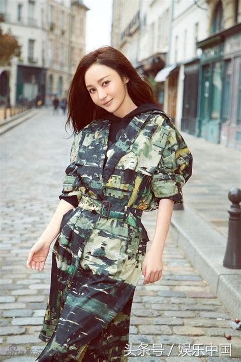 姚笛邂逅慵懶巴黎 身穿束腰長裙散發文藝少女氣息 每日頭條