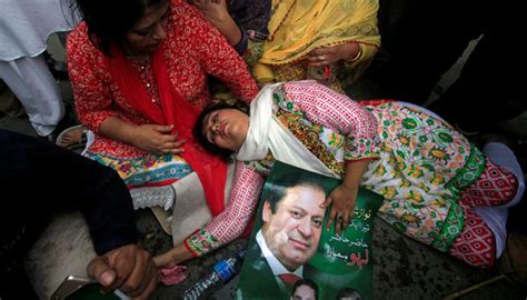 Disqualified By Sc Nawaz Sharif Steps Down As Prime Minister