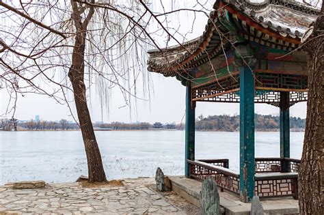 베이징의 여름 궁전 내부 건축 호수 옆의 파빌리온 중국 고전 건축 0명에 대한 스톡 사진 및 기타 이미지 0명 Empire