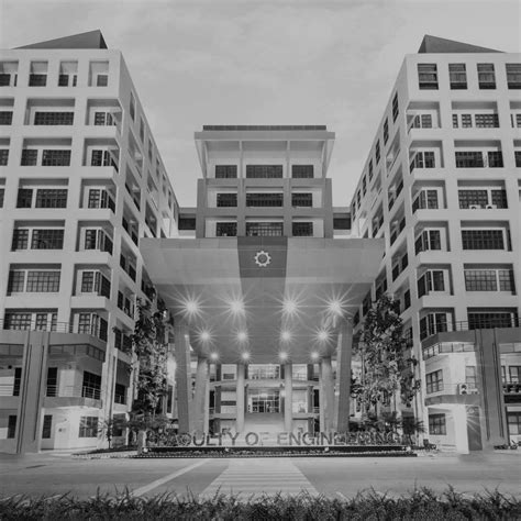 คณะวิศวกรรมศาสตร์ มหาวิทยาลัยบูรพา ⭕ เกียร์ ๙ ⭕ อีกหนึ่ง Land Mark ของคณะฯ อยู่บริเวณด้านหน้า