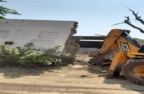 अतिक्रमणों पर गरजी जेडीए जेसीबी तीन स्थानों पर कार्रवाई Jda Jcb