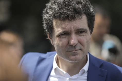 Secretul bine păzit al lui Nicușor Dan Ce face soția lui de fapt