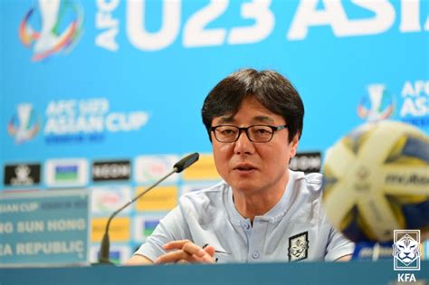 일본전 대패에 고개 숙인 황선홍 U 23 감독 내가 부족했던 탓