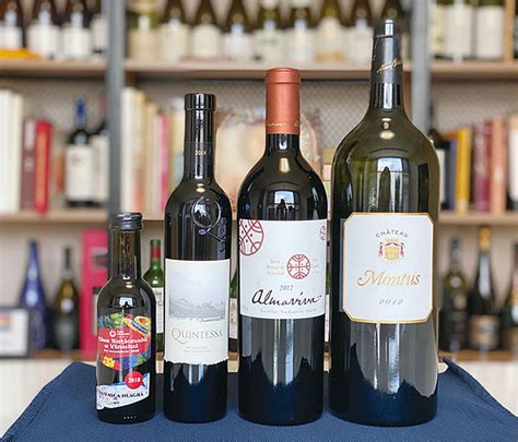 원스 어폰 어 와인 병 모양으로 보는 와인 관상 녹색 색깔 부드러운 실루엣…와인 병에 숨겨진 이야기들