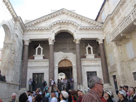 도시전체가 유네스코 세계문화유산으로 등록된 중세도시트로기로 재테크and여행