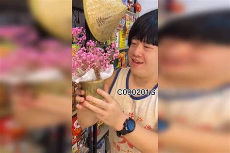 奶奶罚蘑菇头站一天我要不要帮他求情？奶奶