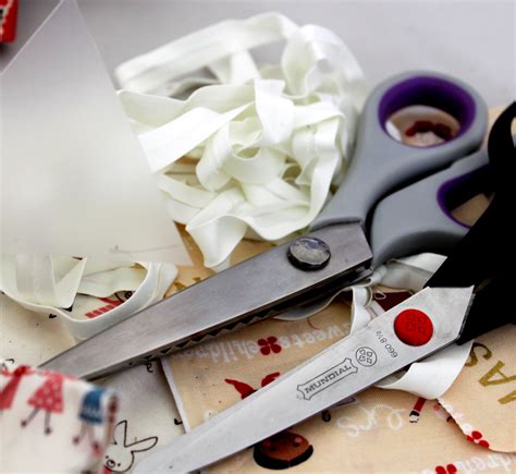Diy Mini Bunting {guest Tutorial By Bobishi} Epheriell Designs