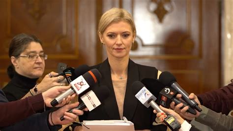 Vouchere de vacanță pentru angajații din privat Alina Gorghiu Se elimină inechitatea între