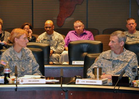 Forscom Inscom Discuss Ways To Enhance Partnership Article The