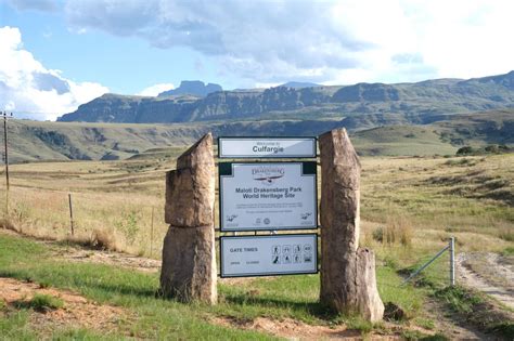 【南アフリカ現地レポート】南アフリカとレソト王国の国境を成す1000kmの大山脈。世界遺産、ドラケンスバーグ山脈に行ってきました