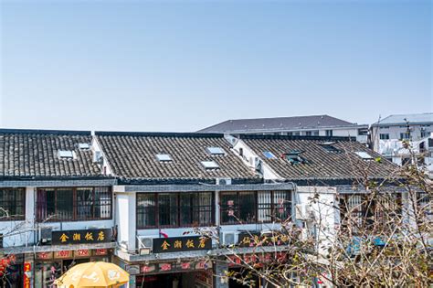 저우산 주 푸투오산 의 사원에 있는 중국 전통 레스토랑은 보디사트바 아발로키테스바라의 중국 보디만다의 유명한 명소입니다 0명에