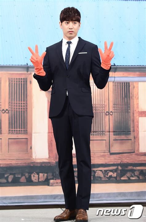 에릭 그가 하면 고무 장갑도 명품처럼~ 뉴스1