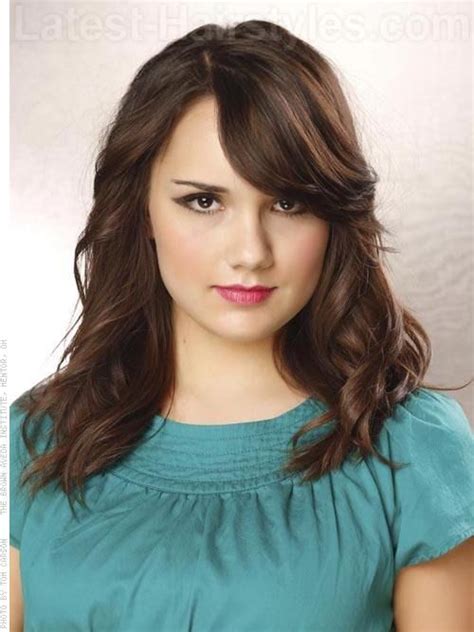 63 Side Swept Bangs To Try When Youre Bored With Your Hair Wavy