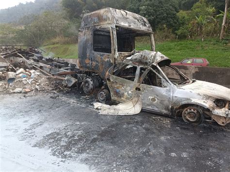 Colisão Entre Caminhão E Carro Termina Em Incêndio E Duas Mortes Em