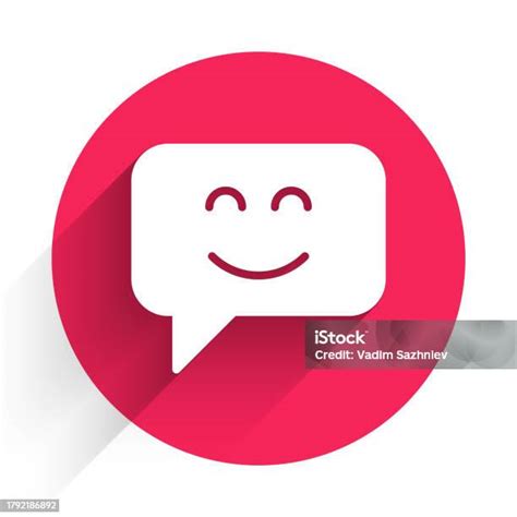 긴 그림자 배경으로 격리된 흰색 미소 얼굴 아이콘입니다 웃는 이모티콘 행복한 스마일 채팅 기호입니다 빨간색 원 버튼 벡터 Brand Name Online Messaging