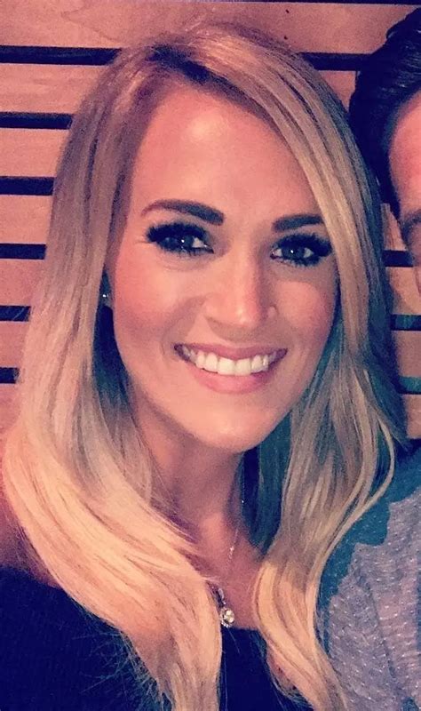 Carrie Underwood Is Gorgeous Scrolller