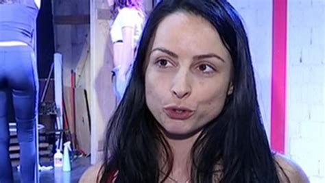 Da Li Je Ovo NajČudnija Kombinacija Koju Ste Ikada Čuli Devojka Se