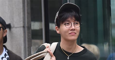 Md포토 방탄소년단 제이홉 빅백으로 패션 포인트를