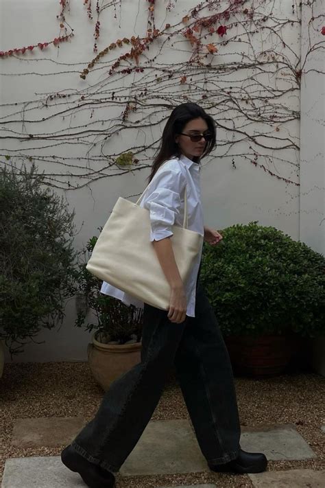 Kendall Jenner Is All About The Model Off Duty Look In Straight Leg