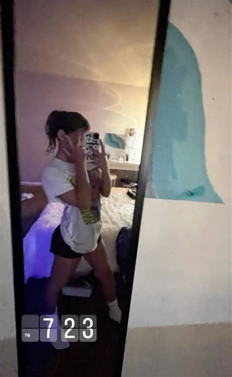 Pin By Melissa Walding On Insta Cute Poses For Pictures Insta Photo
