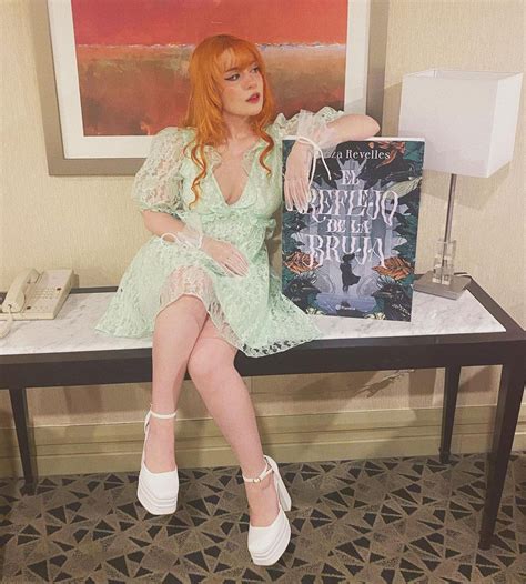 La Youtuber Mexicana Raiza Revelles Habló Sobre El Libro “el Reflejo De