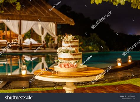 Im Genes De Naked Cakes Im Genes Fotos Y Vectores De Stock
