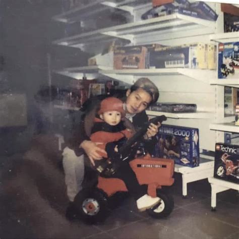 Золзаяа Уй гашууг минь хуваалцан эмгэнэл илэрхийлсэн бүхэнд талархал илэрхийлье Аавыг минь