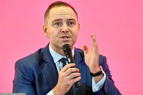 Karol Nawrocki Kandydatem Na Prezydenta Ile Zarabia Prezes IPN I Ile