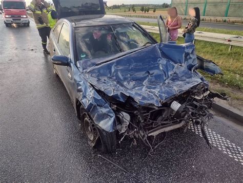 Kolejna kolizja na A1 na wysokości Szewa Mercedes uderzył w bariery