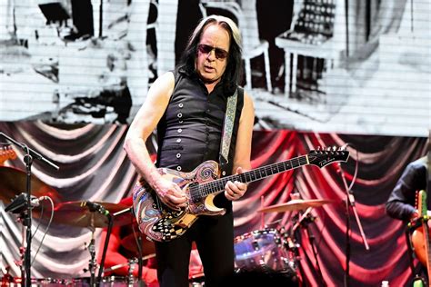 La gripe de Todd Rundgren que Charly García cambió por Influencia el arte de hacer covers