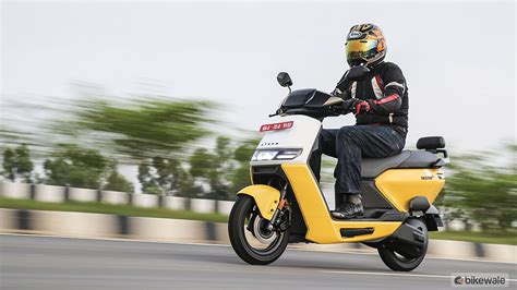 Ather Rizta Left Front Three Quarter Image Bikewale