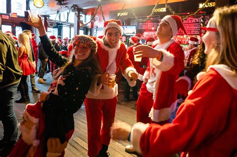 San Franciscos Classic Holiday Bar Crawl Santacon In Pictures