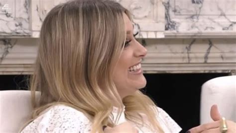 Alison Hammond Practices Sexy Kissing Technique With Celebs Go Dating Coach Anna Williamson