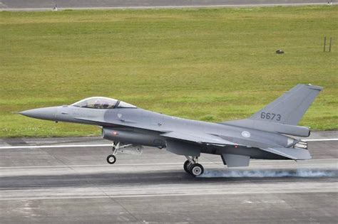 【獨家】國軍「鳳展專案」完成第一百架升級f 16am戰機 30日下午返抵花蓮基地 上報 國際