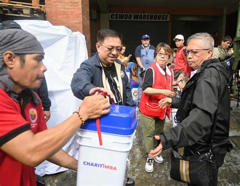 Pcso Naghatid Ng Tulong Sa Mga Nasalanta Ng Bagyong Carina Sa Camanava
