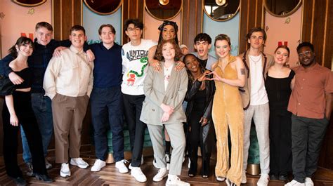 Your Guide To The Cast Of Heartstopper On Netflix Capital