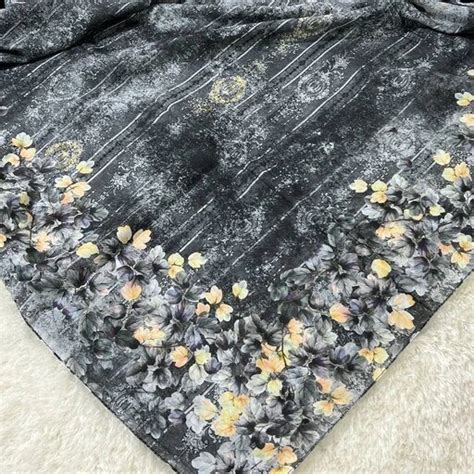 خرید و قیمت روسری نخی چاپ دیجیتال قواره بزرگ طرح ریز گل و گل درشت دوره دوخت ترب