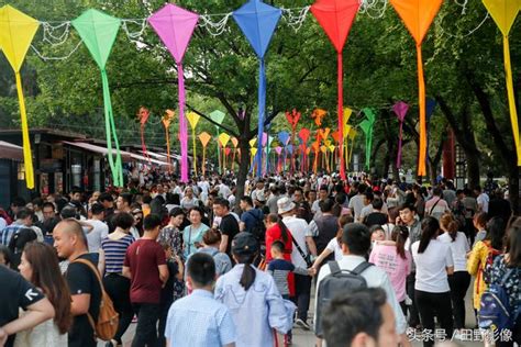 五一假期首日 西安大雁塔景區遊客數量井噴 每日頭條