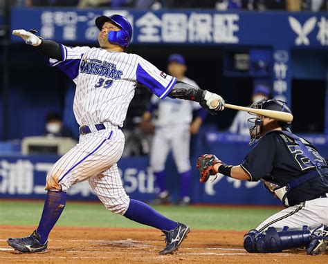 【アクシデント】オリックス伏見寅威、空振りしたバットが側頭部直撃し担架で運ばれ病院へ プロ野球写真ニュース 日刊スポーツ