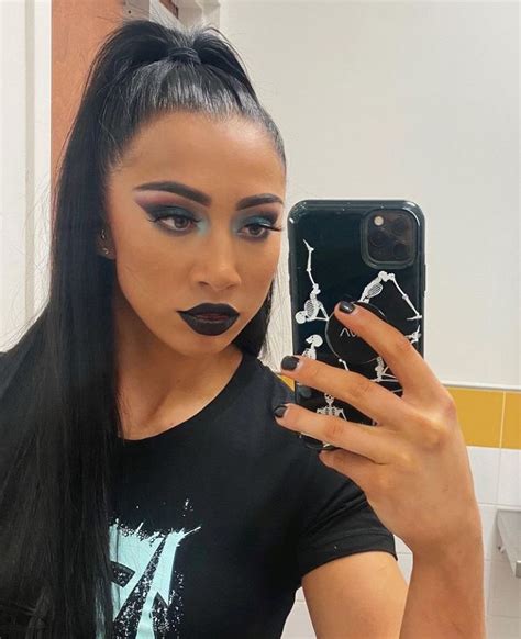 Indi Hartwell Scrolller