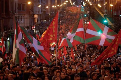 وداعاً للديمقراطية إسبان يحتجون رفضاً للعفو عن انفصاليي كتالونيا