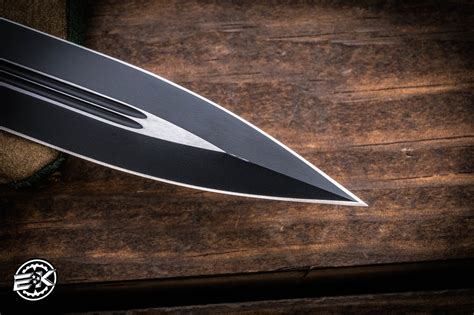 Preowned Microtech Hera Ii Otf Automatic Knife 385 Dagger Black 1702 1t