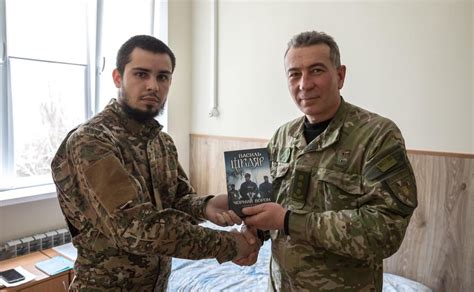 Поліція Київщини долучилася до благодійної акції «Книги героям Вечірній Київ