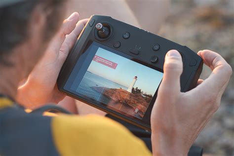Dji 무인 항공기 원격 컨트롤러와 자른 사람 그는 등대를 촬영 리모콘에 대한 스톡 사진 및 기타 이미지 리모콘 Dji