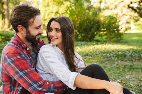 Premium Photo Optimistic Couple Man And Woman Dressed In Casual Wear