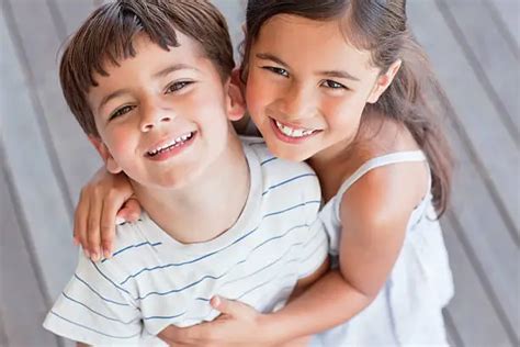 Imágenes De Hermanos Abrazados Descarga Imágenes Gratuitas En Unsplash